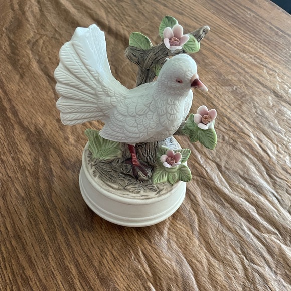 Accents | Vintage White Dove Music Box Brahms Lullaby | Poshmark